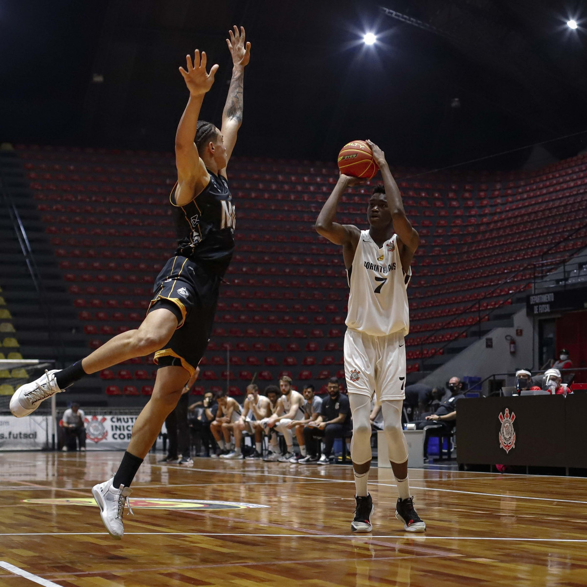 Fotos do jogo: Corinthians 91 x 84 Mogi Basquete - Paulista de Basquete ...