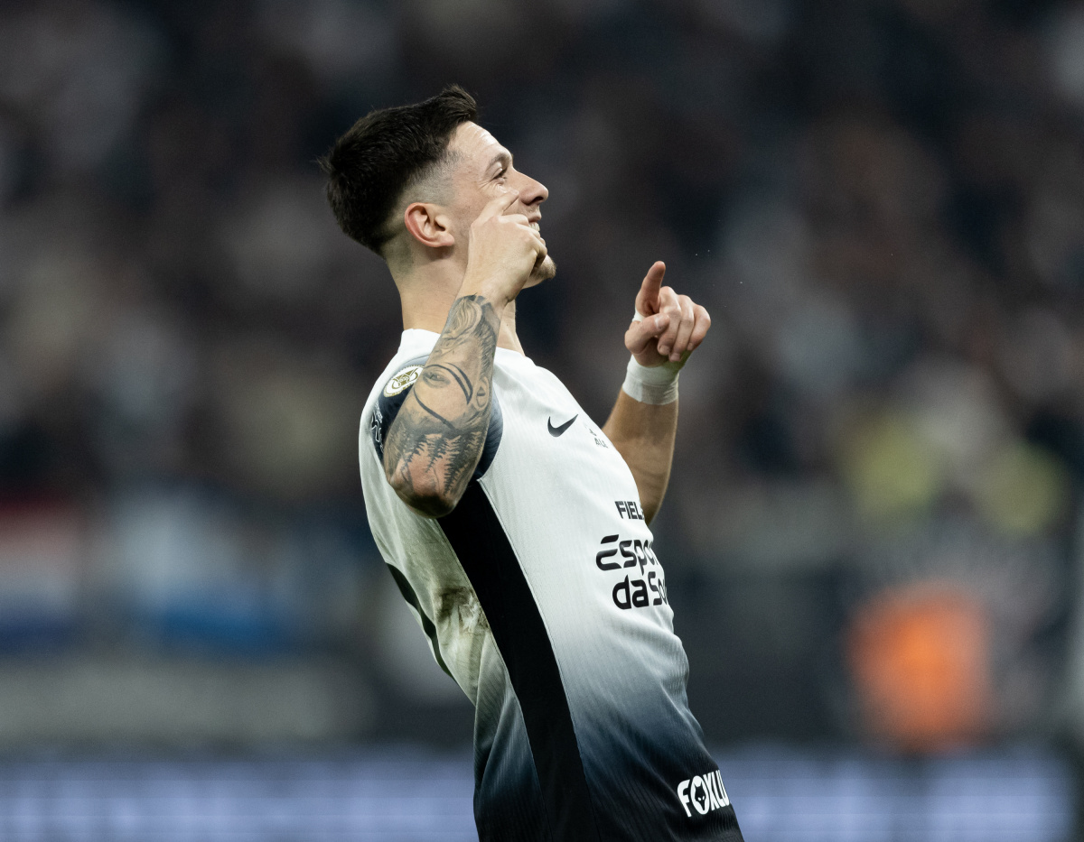 Corinthians marca no fim e arranca empate dramático contra o Grêmio no ...