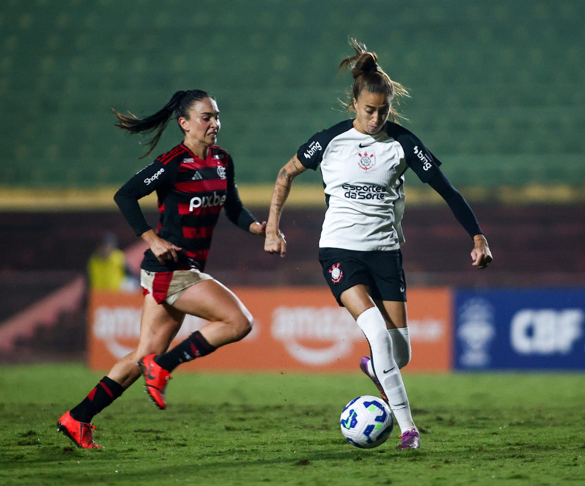 Corinthians vence o Flamengo e volta à vice-liderança do Brasileirão ...