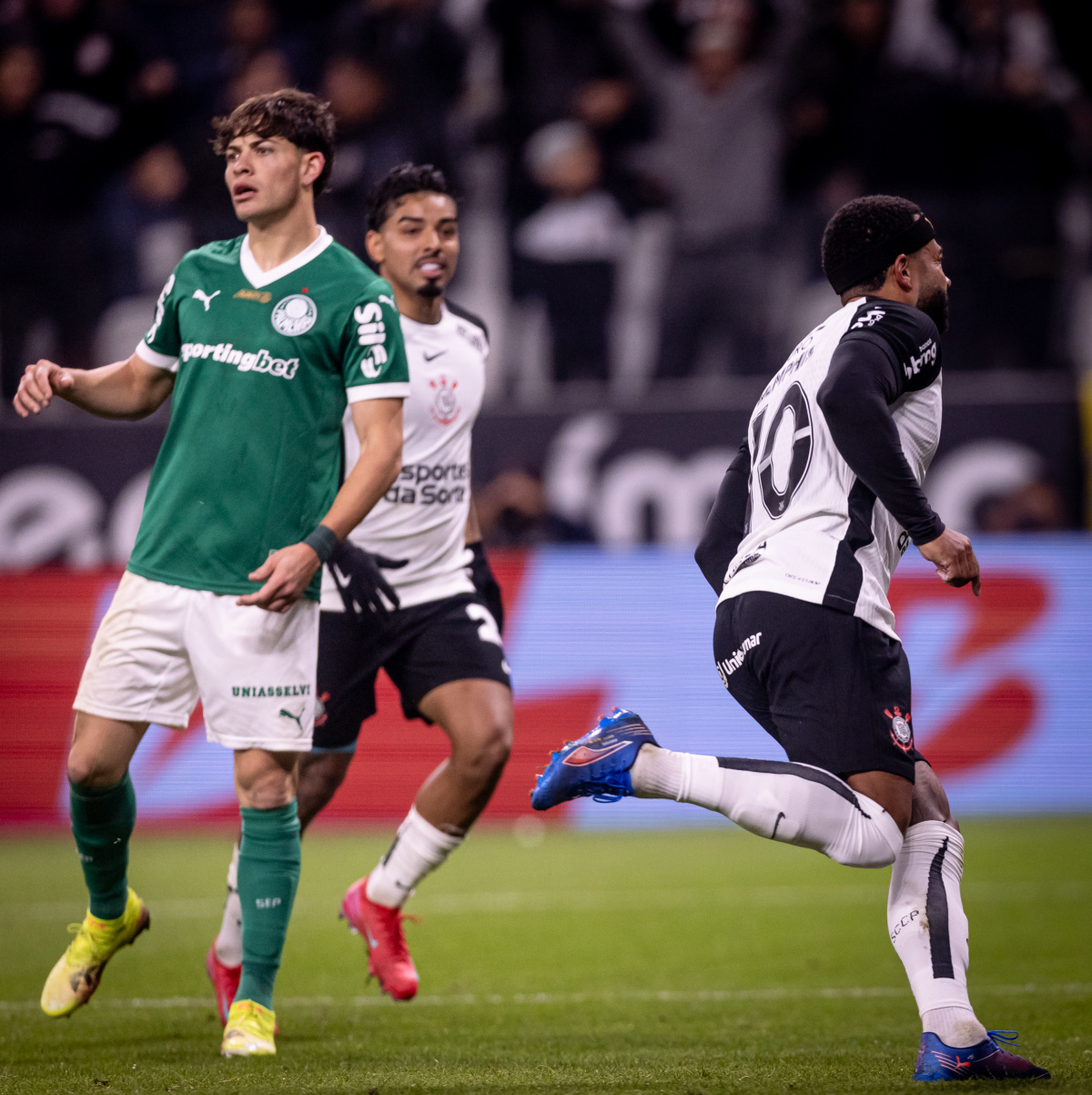 Memphis decide e coloca Corinthians em vantagem sobre o Palmeiras nas ...