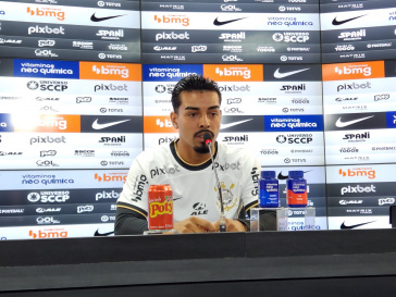 Matheus Bidu é apresentado pelo Corinthians no CT Joaquim Grava; veja fotos