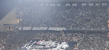 Torcida do Corinthians ergue mosaico 3D com provocações antes de Dérbi ...