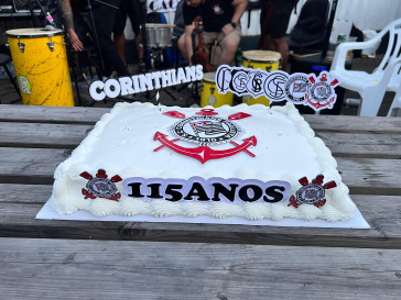 Pagode e amistoso: veja como foi a comemoração do aniversário do ...