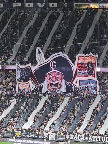 Confira as imagens do mosaico da torcida do Corinthians em provocação ...