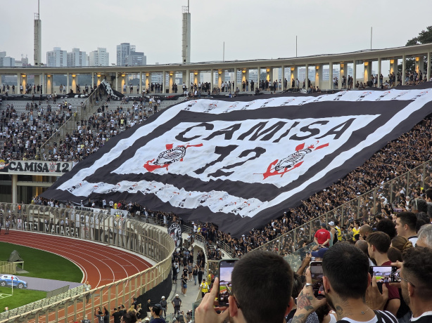 Veja fotos e vídeos da festa da torcida do Corinthians no retorno ao ...