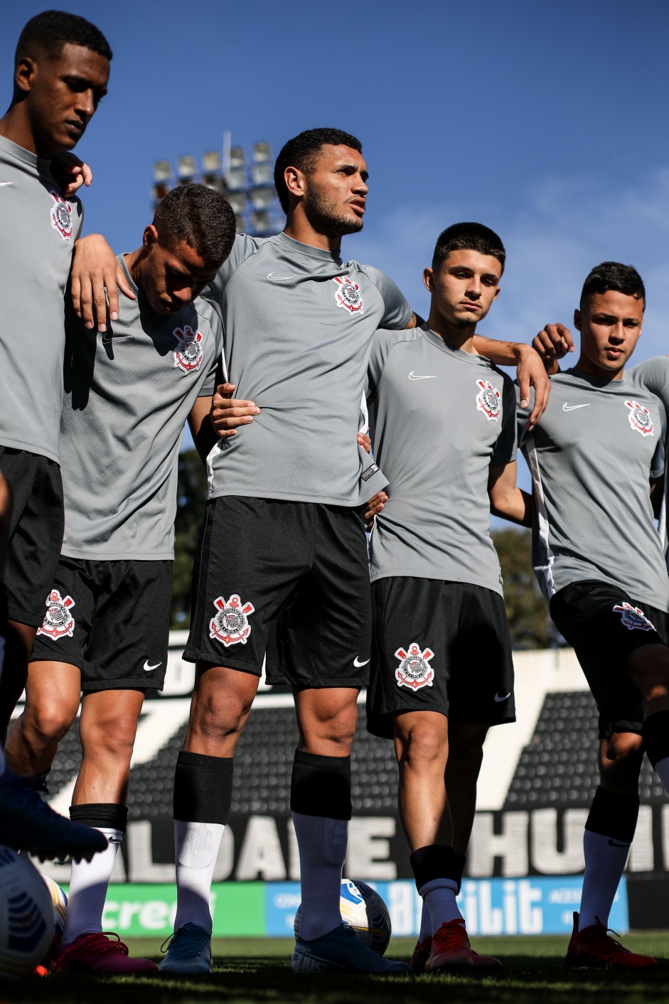 Elenco do Corinthians antes da partida contra o América-MG, na Fazendinha