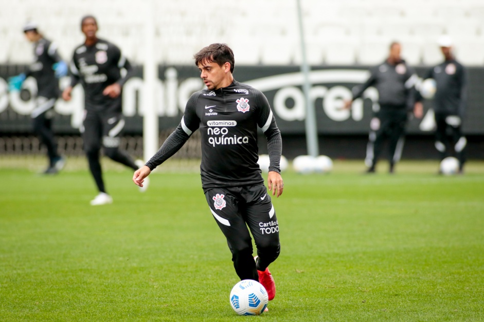 Fagner fica perto de completar um turno sem cartões amarelos no Corinthians