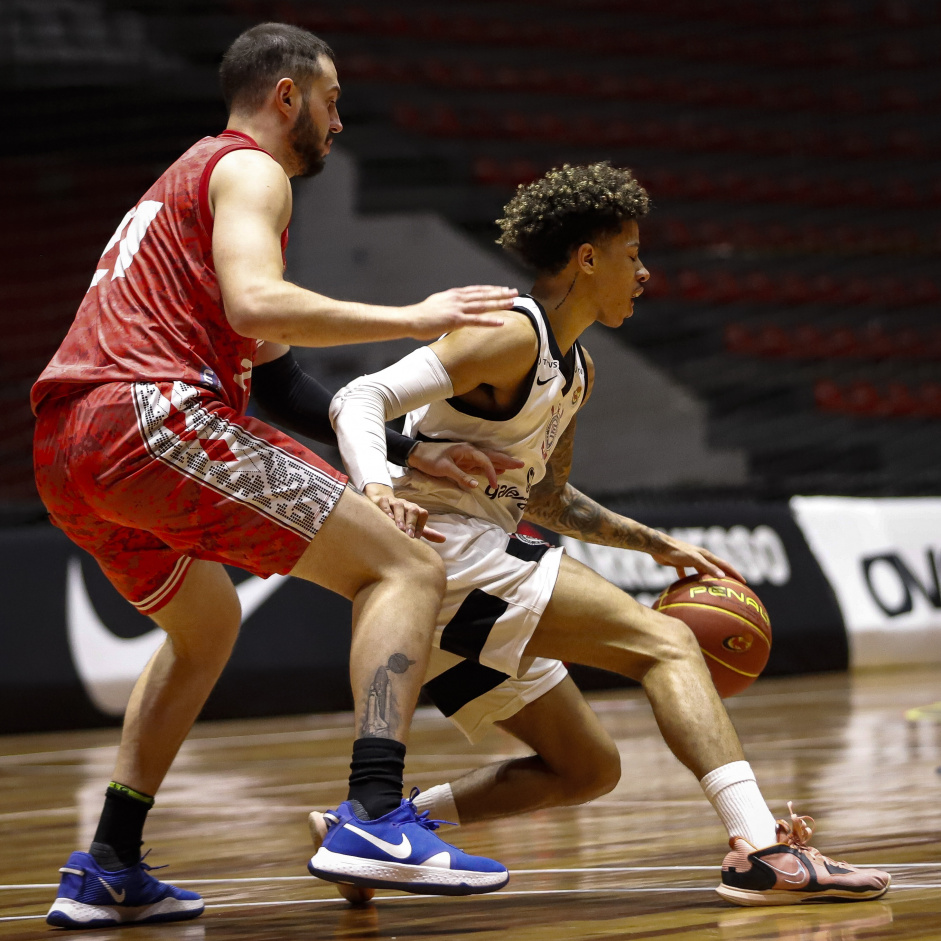 Gabriel Campos durante vitória contra o São Paulo