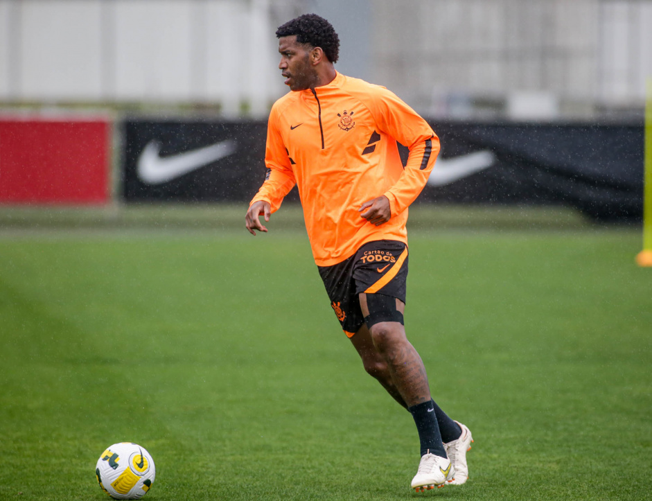 Gil em atividade realizada no CT do Corinthians