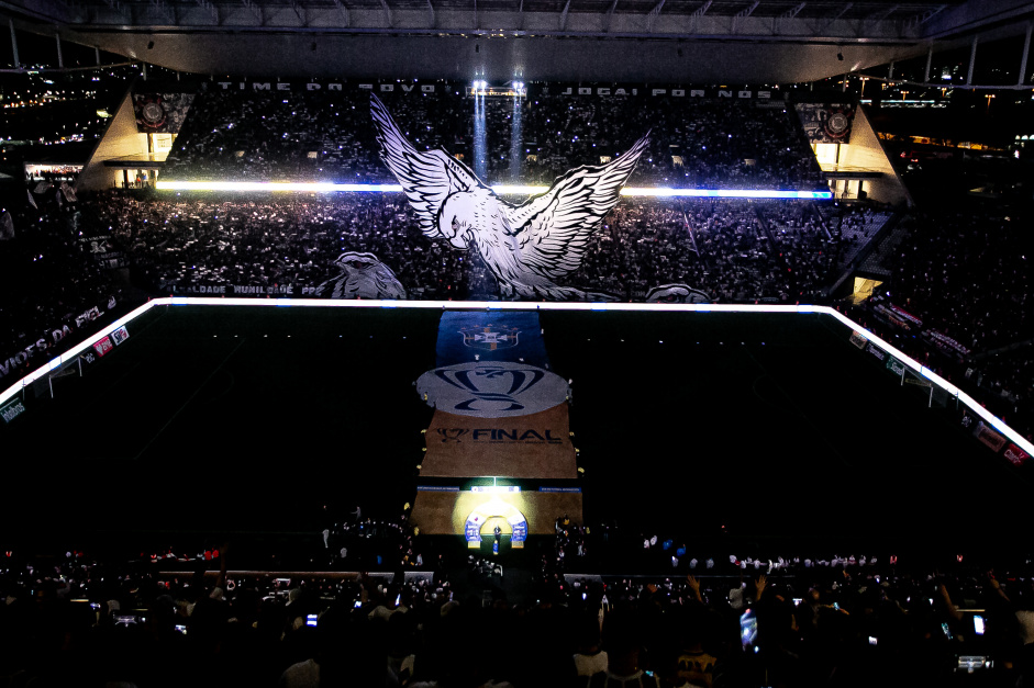 Torcida do Corinthians ergue mosaico 3D antes de decisão na Copa do Brasil