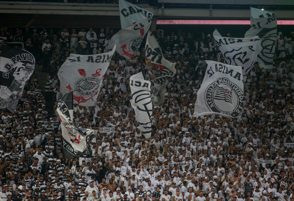 Corinthians se posiciona sobre novo Fiel Torcedor e pede paciência à torcida; confira