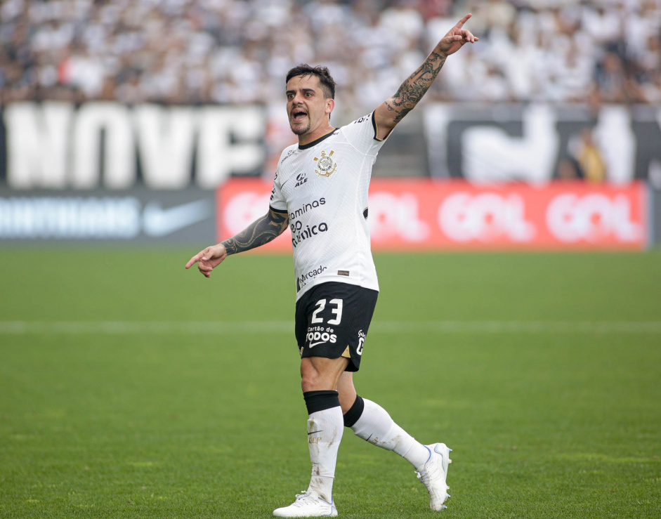 Fagner pode igualar Ronaldo como atleta da base do Corinthians com mais ...