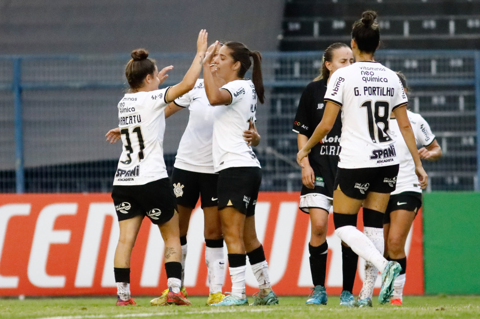 Bastidores do Corinthians mostra alegria do elenco com mais uma decisão ...