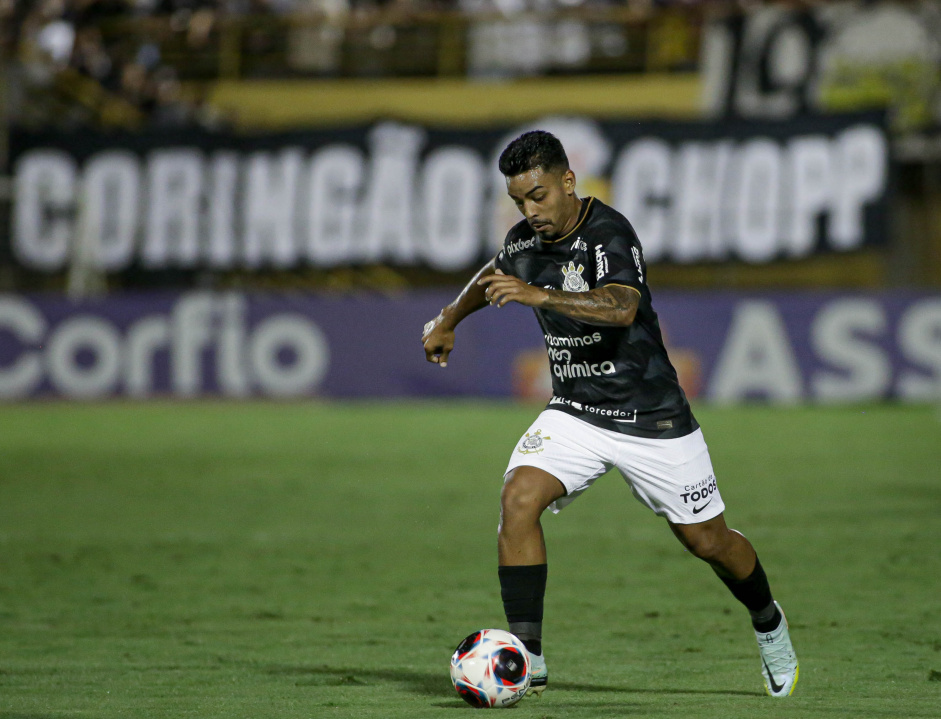Reforço do Corinthians para a vaga de Piton joga apenas 25% do tempo em ...