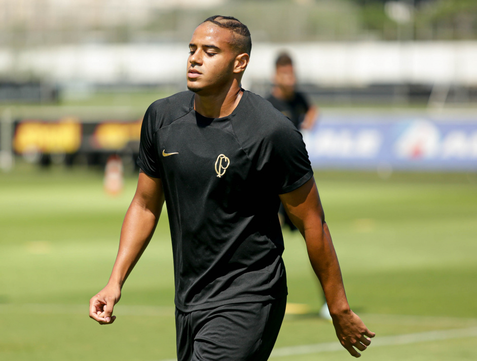 Murillo evolui em treinos do profissional e chama atenção da comissão ...