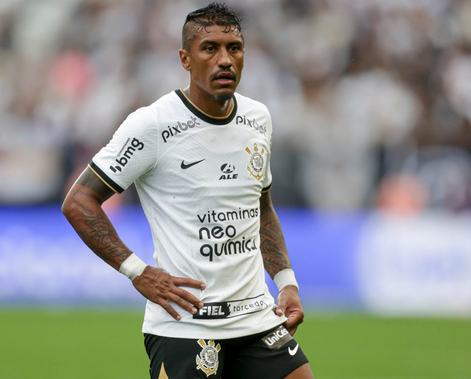 Paulinho volta a ser titular pelo Corinthians após quase um ano ...