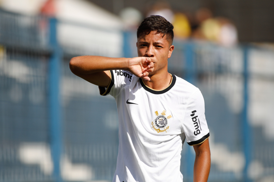 Meia da equipe Sub-20 do Corinthians exalta retorno à Fazendinha e comemora gol marcado