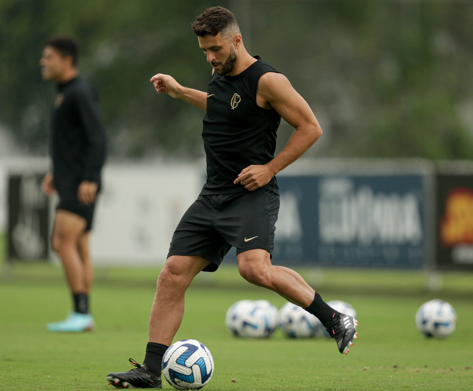 Júnior Moraes treinando pelo Corinthians