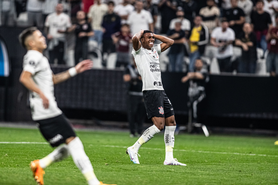 Felipe Augusto lamenta chance na partida