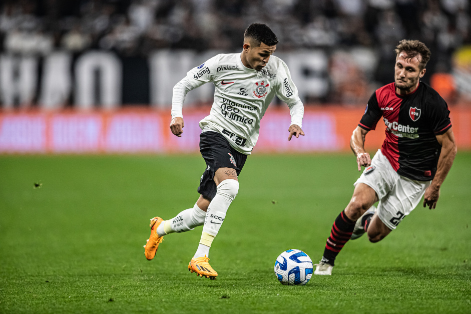 Corinthians confirma valores e percentuais da venda de Adson para o Nantes