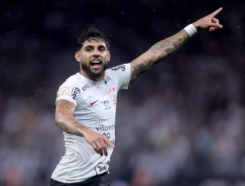 Yuri Alberto apontando no jogo entre Corinthians e Santos Yuri Alberto apontando no jogo entre Corinthians e Santos