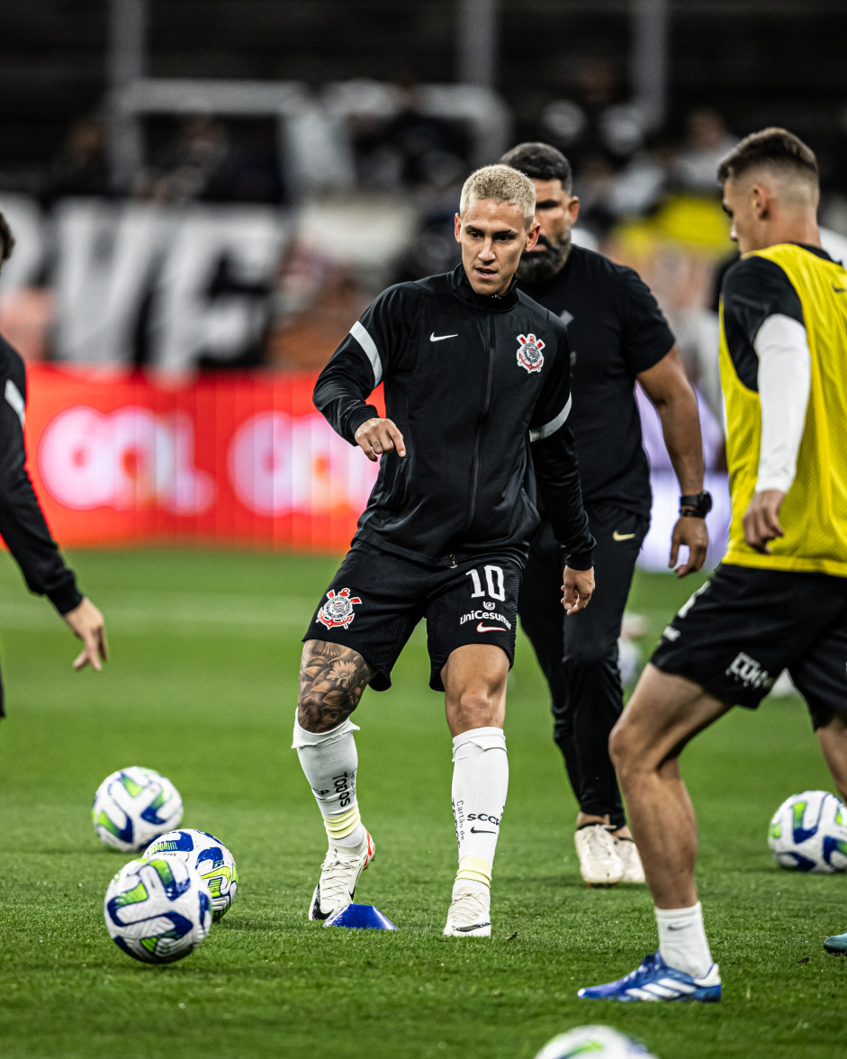 Matías Rojas em ação no aquecimento do Corinthians
