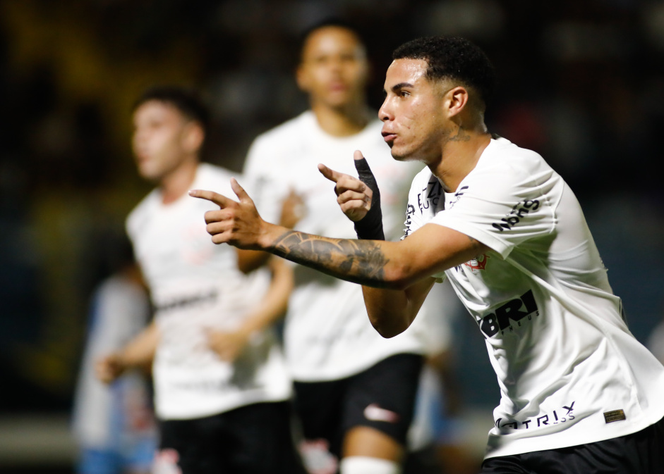 Higor na comemoração do seu gol