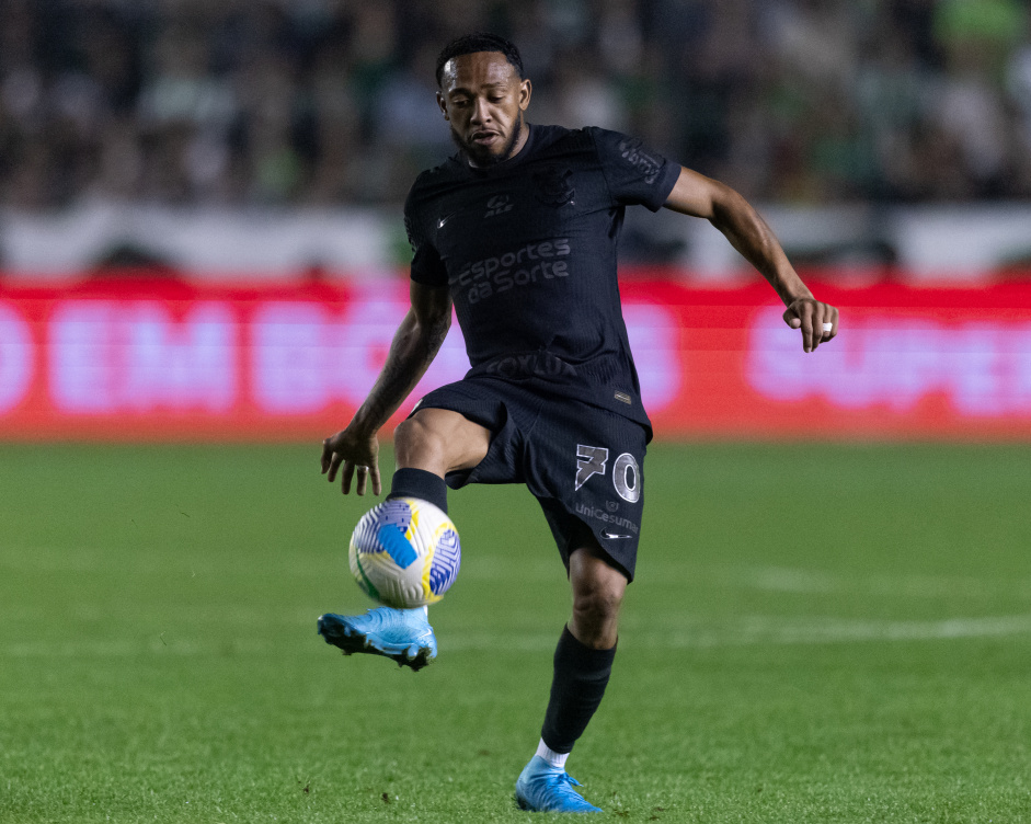 Volante busca consolidação e redenção no time titular no Corinthians em ...