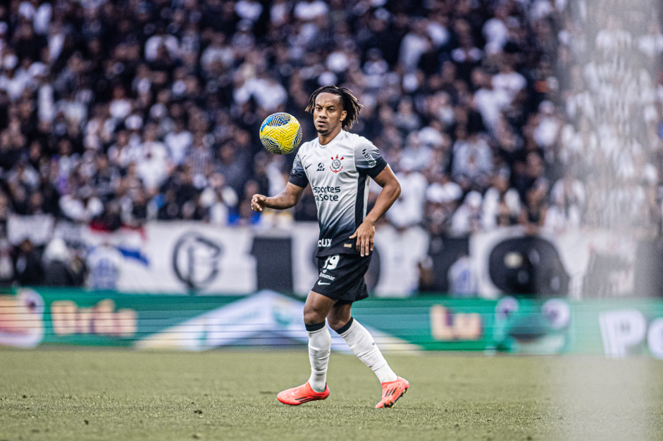 Carrillo avalia desempenho de meio-campistas do Corinthians em empate ...