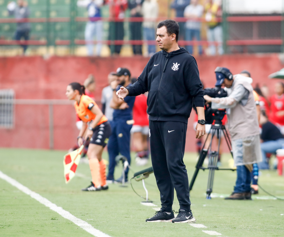 Lucas Piccinato celebra vitória do Corinthians em jogo 'físico' contra ...