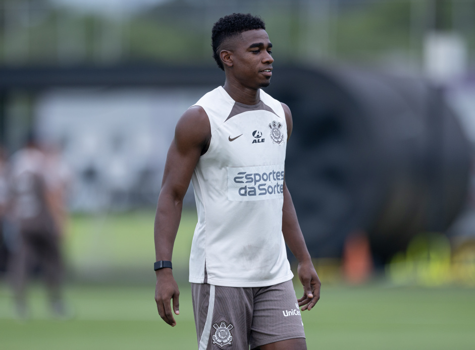 Félix Torres aponta caminho para ajudar o Corinthians a superar o Barcelona