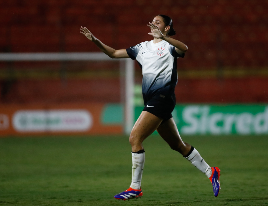 Destaque do Corinthians na Copinha Feminina é integrada ao elenco ...