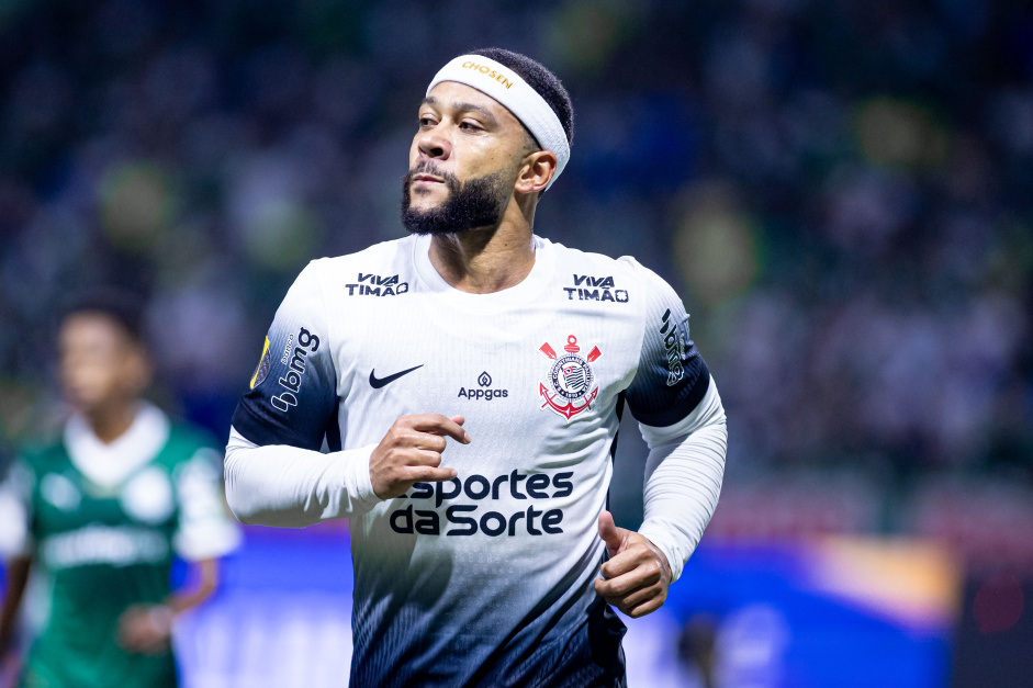 Memphis Depay atinge meta estabelecida em contrato e recebe novo valor ...