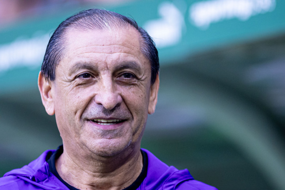 Técnico do Corinthians sobe no ranking de treinadores com mais tempo de ...