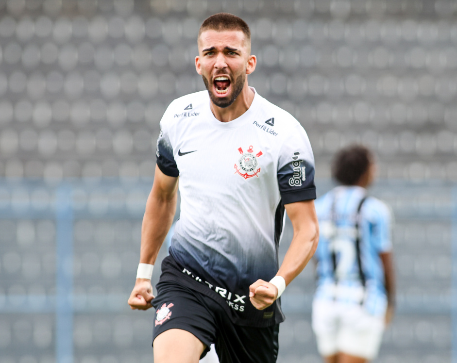 Meia luso-canadense celebra gol em estreia pelo Corinthians e se ...