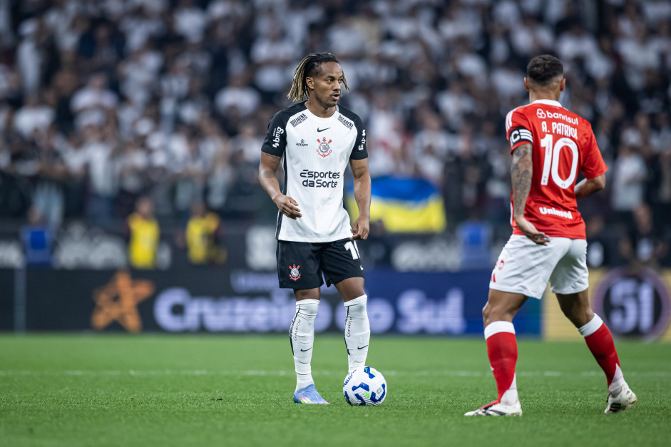 Carrillo comenta rodízio de Dorival e expõe estado físico após vitória ...