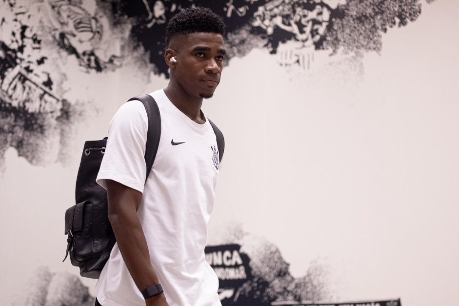 Corinthians negocia empréstimo de Félix Torres ao Internacional