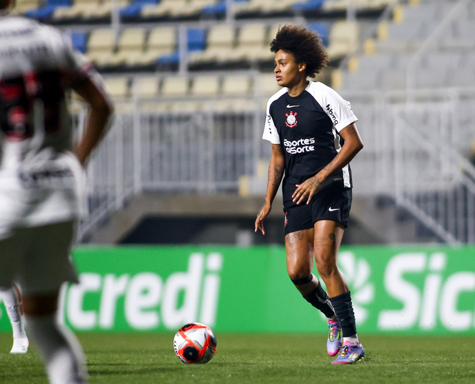Volante do Corinthians assina pré-contrato com gigante francês