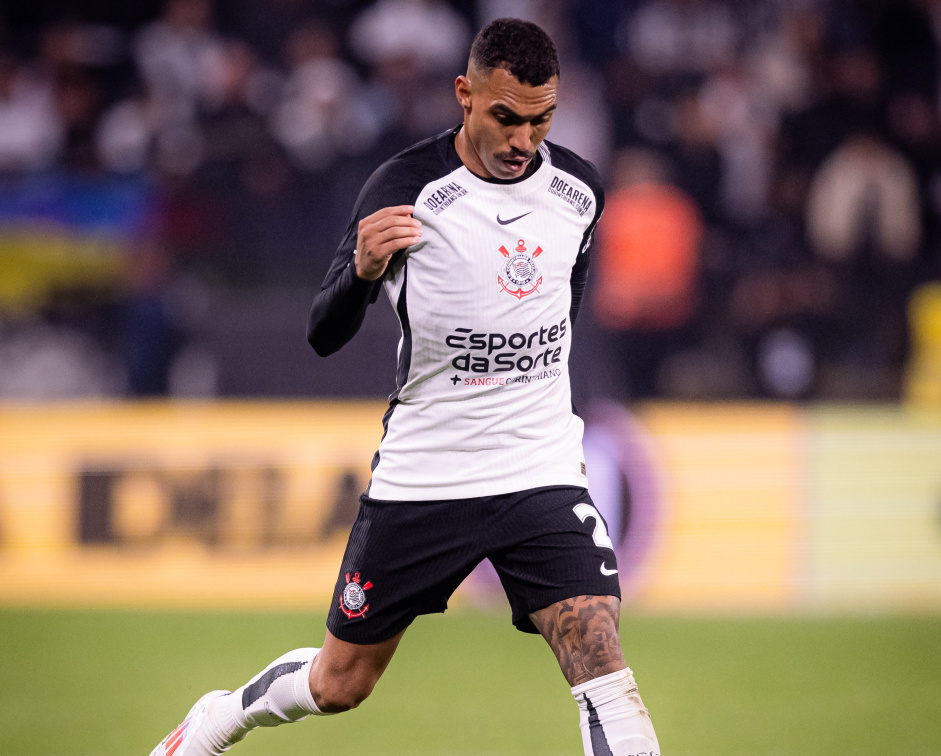 Matheuzinho sai em defesa de técnico do Corinthians