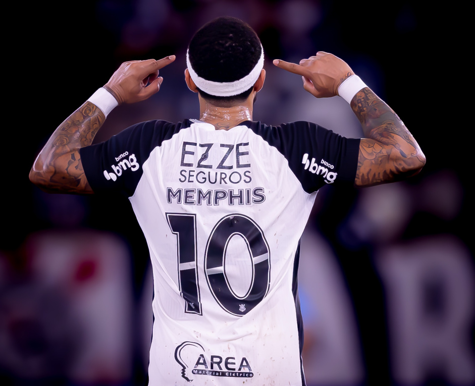 Memphis Depay volta a marcar e impede pior marca com a camisa do ...