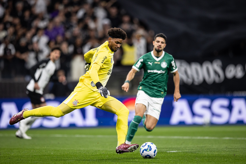 Hugo Souza valoriza empate no Dérbi e projeta recuperação do Corinthians