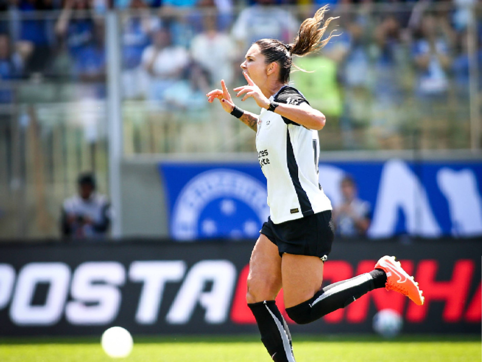 Meia do Corinthians iguala ídolo e sobe no pódio de artilharia ...