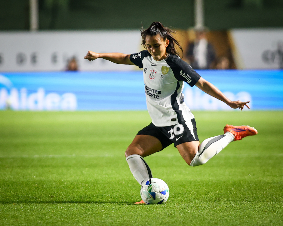 Mariza anuncia saída do Corinthians após fim da temporada de 2025