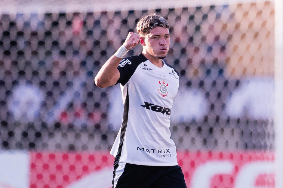 Lateral marca o seu primeiro gol pelo Corinthians em vitória na Copinha